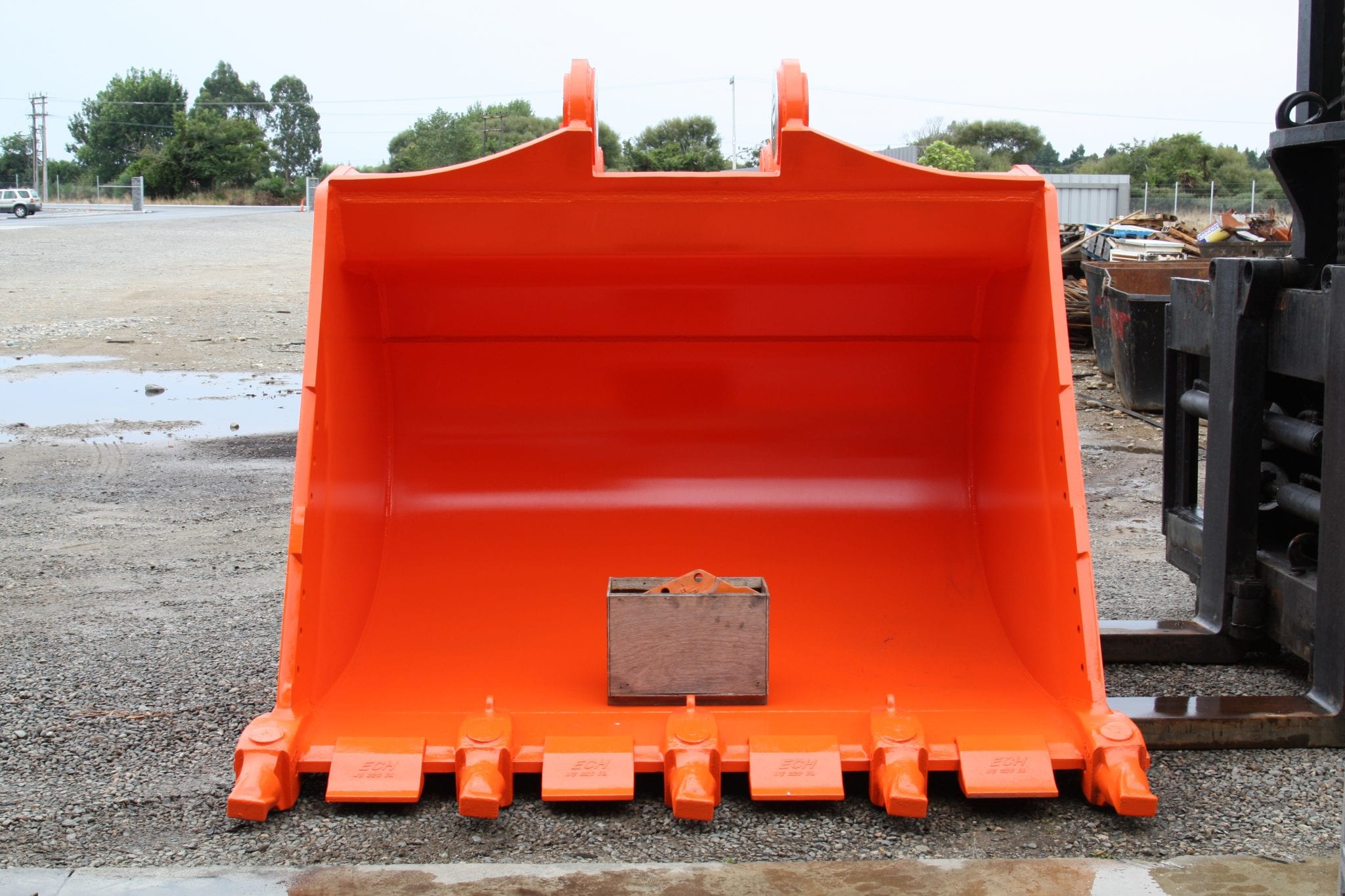 ZX870 Light Duty Rock Bucket - West-Trak NZ