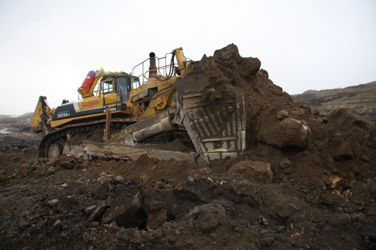 World's Biggest Bulldozer Video - West-Trak NZ