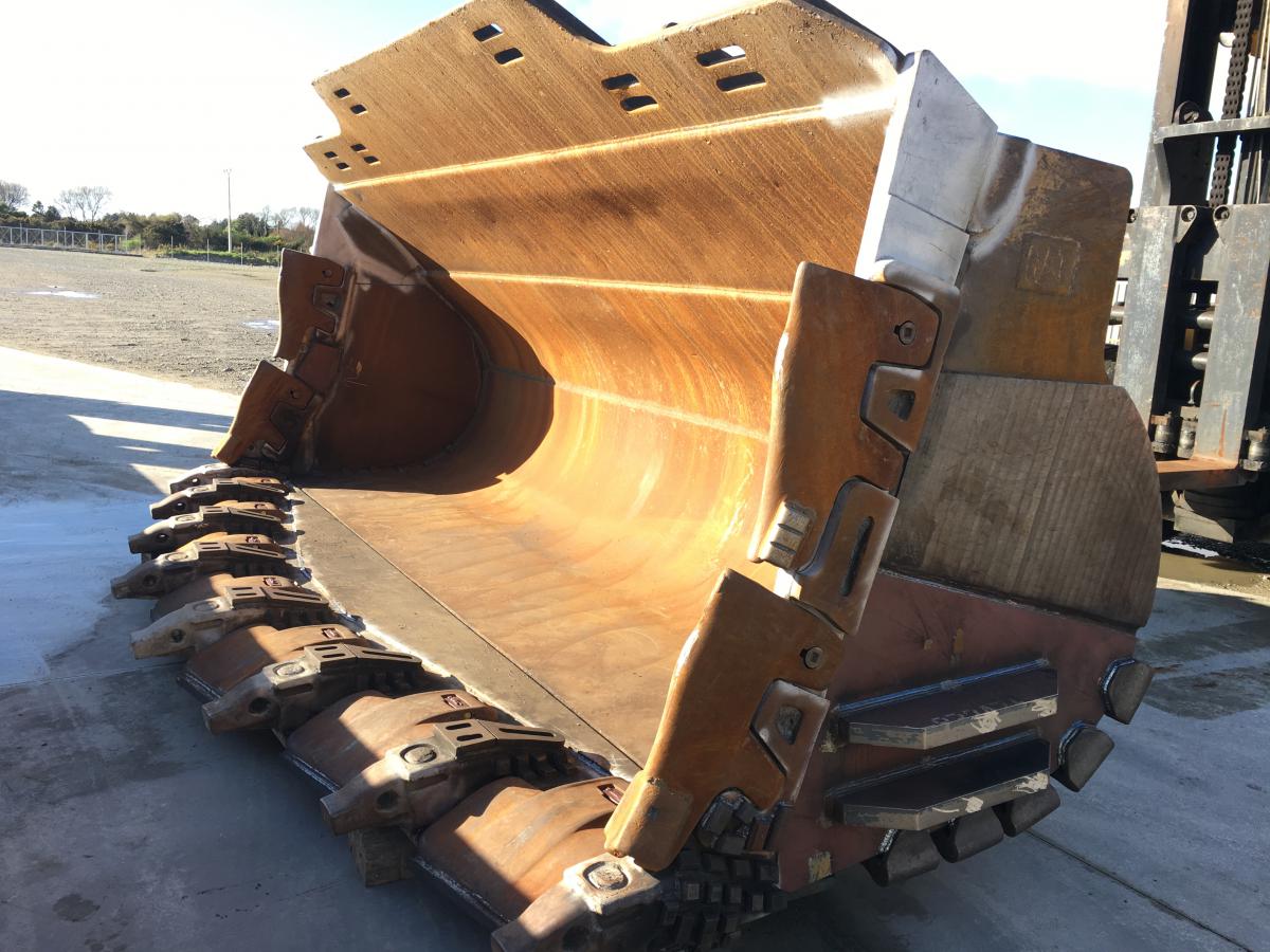 Cat 992K Bucket Rebuild - West-Trak NZ