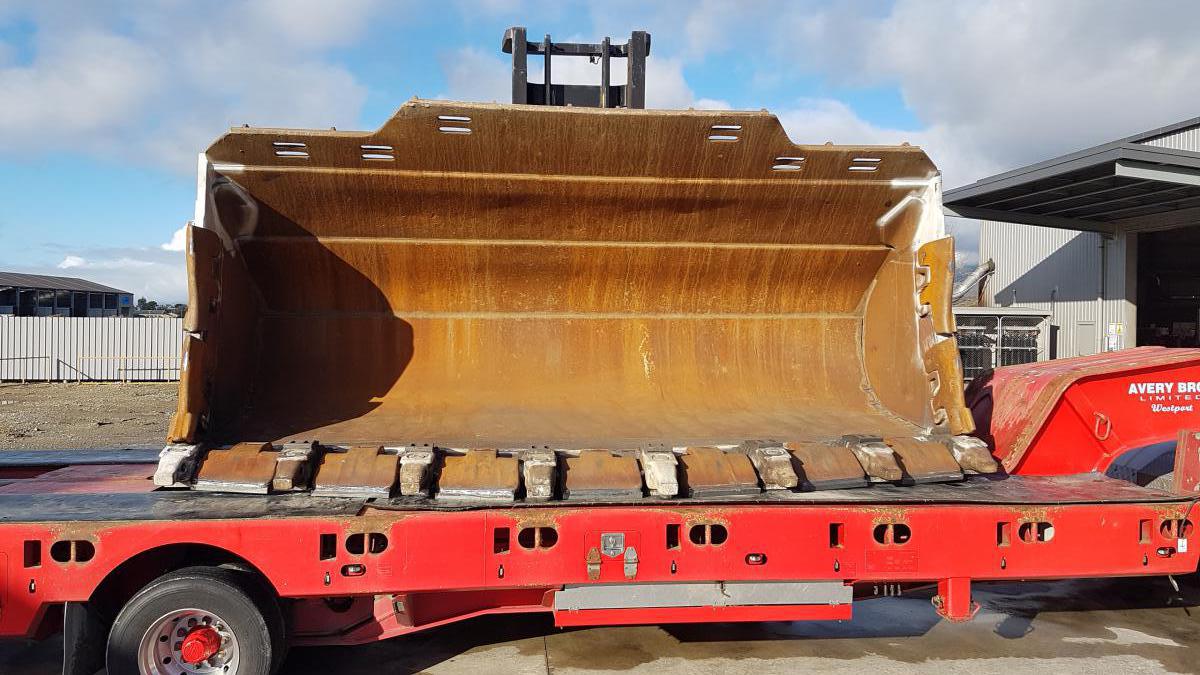 Cat 992K Bucket Rebuild - West-Trak NZ