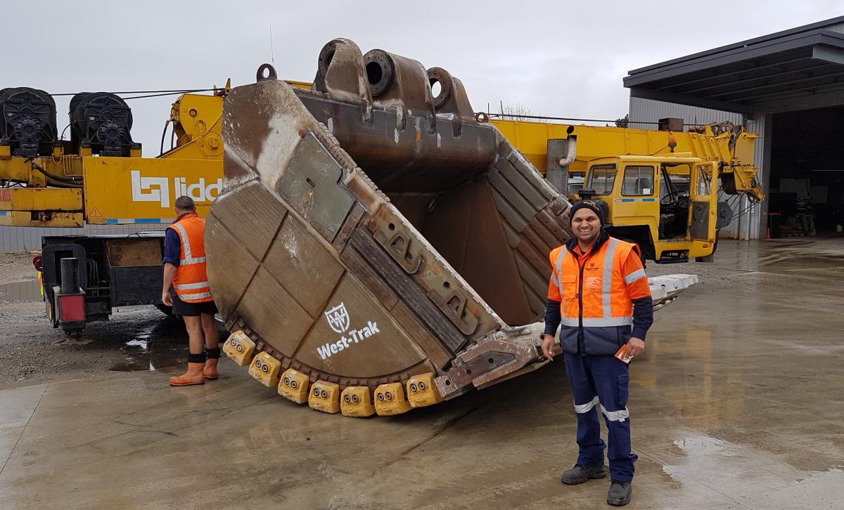 EX3600 Bucket Rebuild - West-Trak NZ