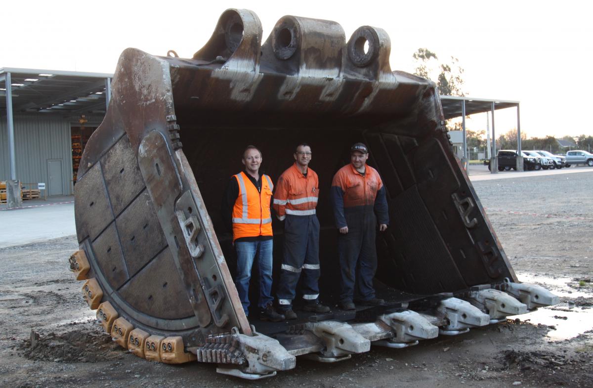 EX3600 Rock Bucket Rebuild - West-Trak NZ