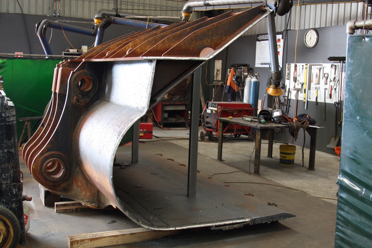 992K Loader Bucket Modification - West-Trak NZ