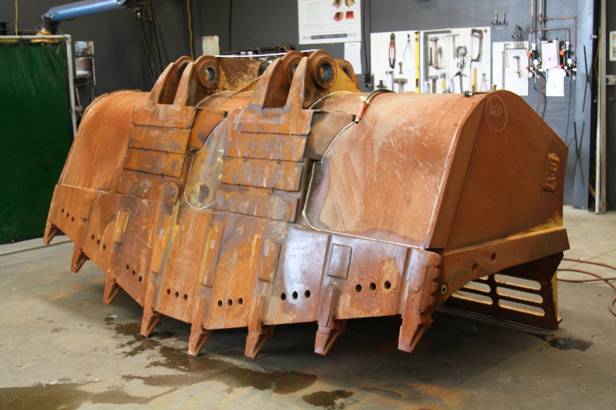 980H Loader Bucket Rebuild - West-Trak NZ