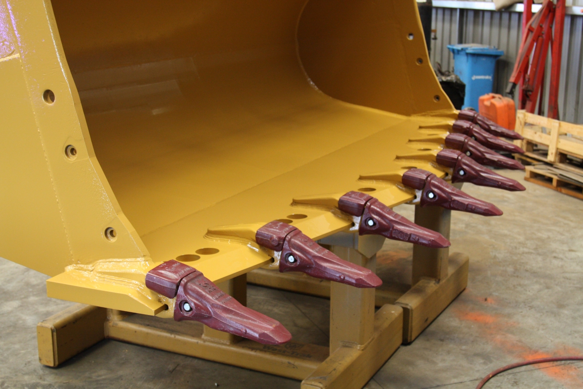 980H Loader Bucket Rebuild - West-Trak NZ