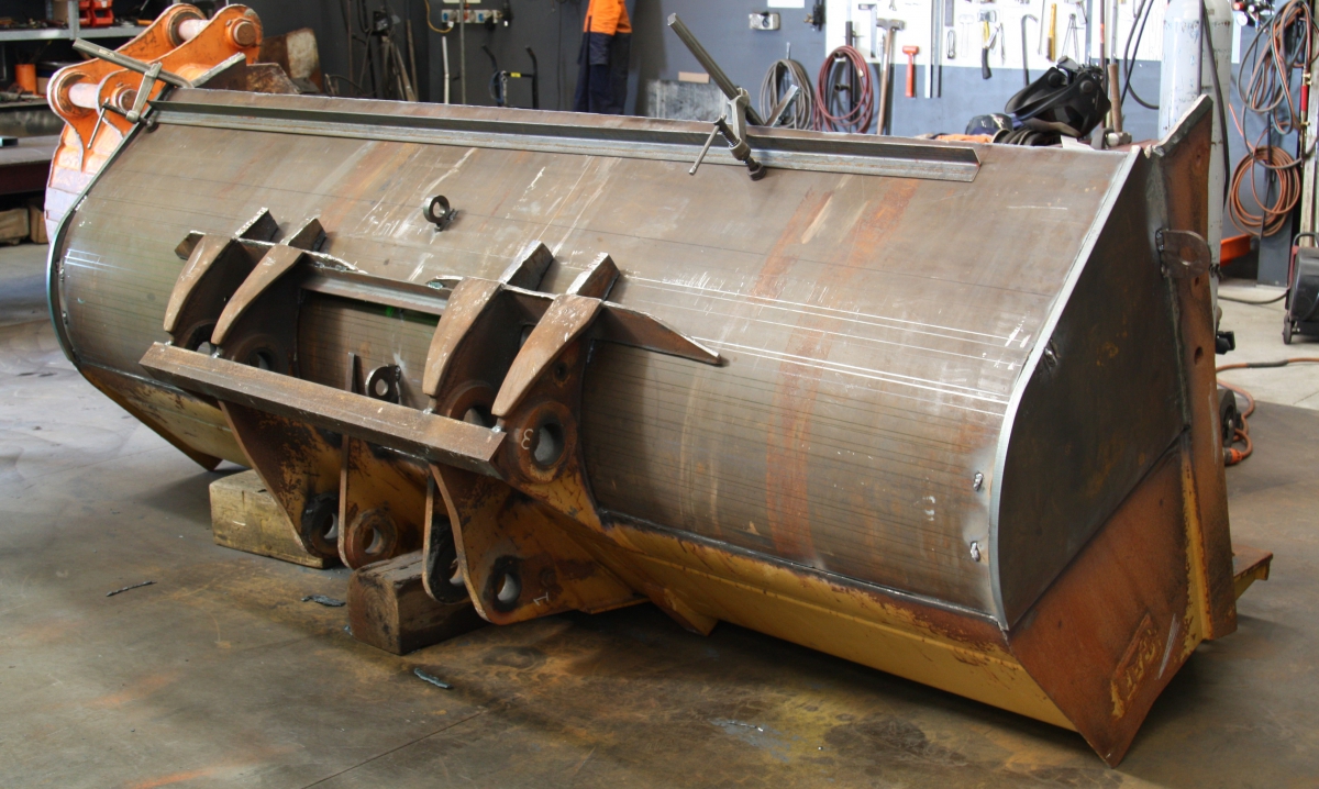 980H Loader Bucket Rebuild - West-Trak NZ