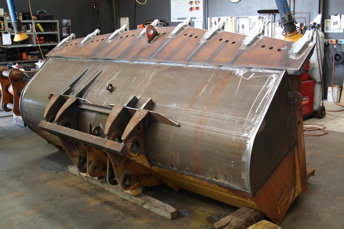 980H Loader Bucket Rebuild - West-Trak NZ