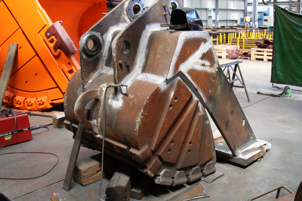 PC600 Bucket Rebuild - West-Trak NZ