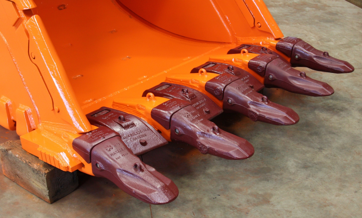 ZX870 Rock Bucket Repair - West-Trak NZ