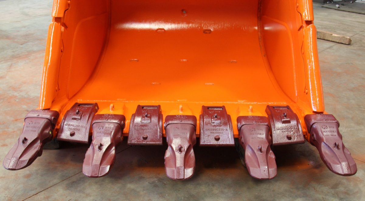 ZX870 Rock Bucket Repair - West-Trak NZ