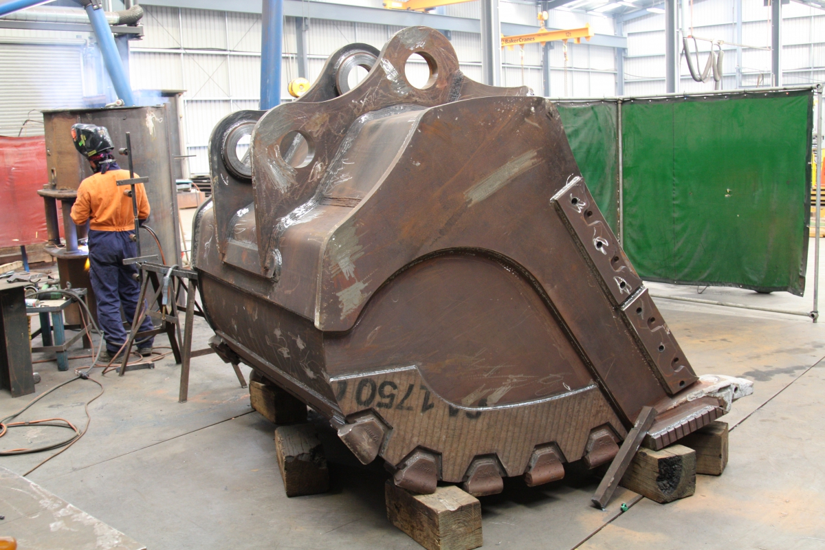 New - ZX870 spec bucket - West-Trak NZ