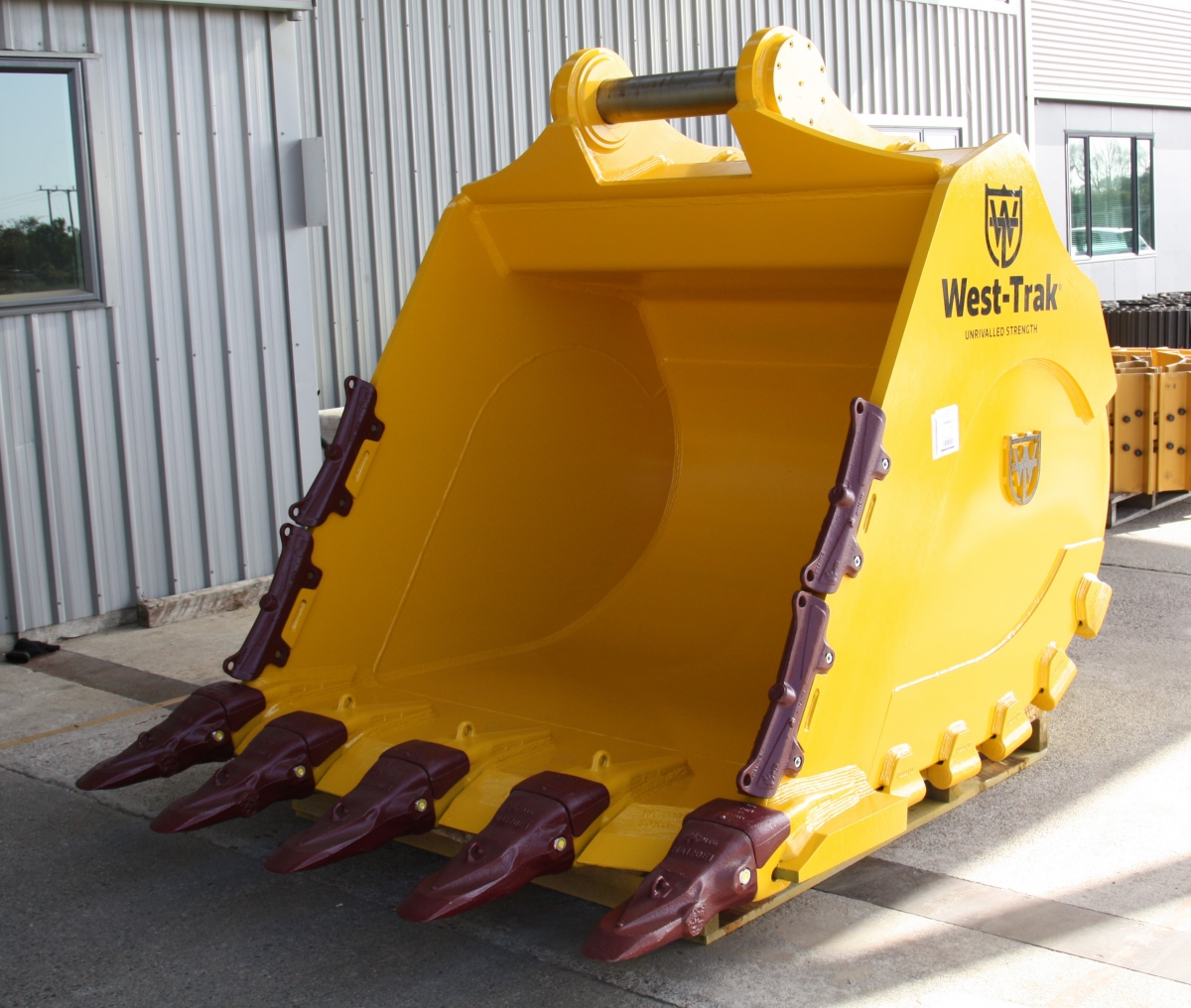 New PC800LC-8 Rock Bucket - West-Trak NZ