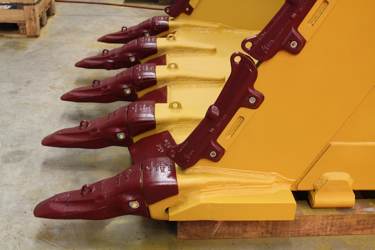 New PC850-8 Rock Bucket - West-Trak NZ