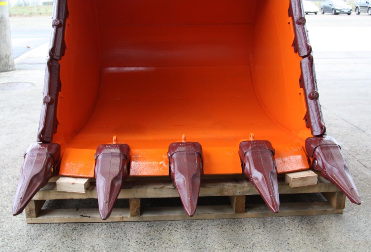 New ZX490LCH-5 Rock Bucket - West-Trak NZ